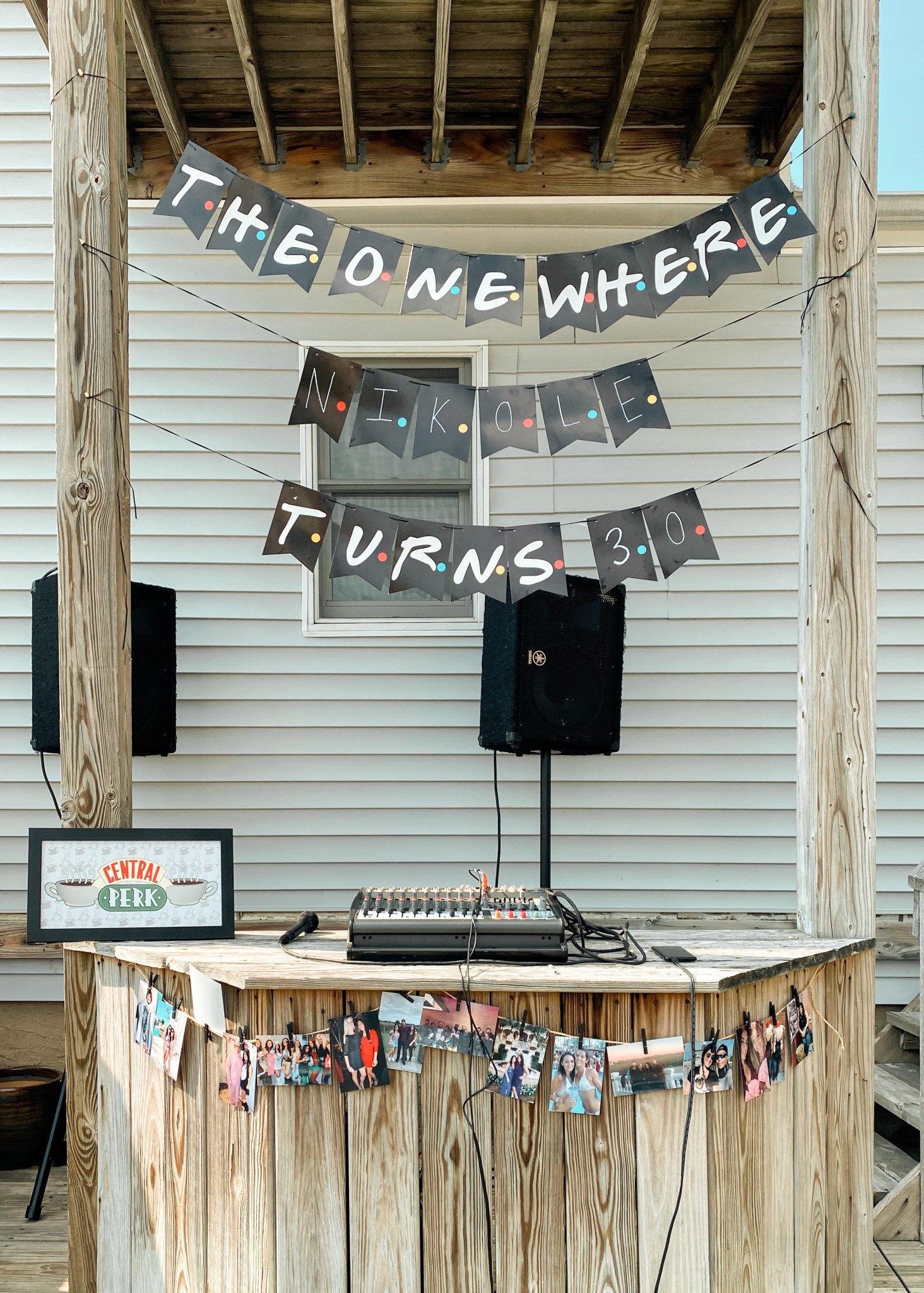 How to throw the BEST ‘FRIENDS’ Themed Party